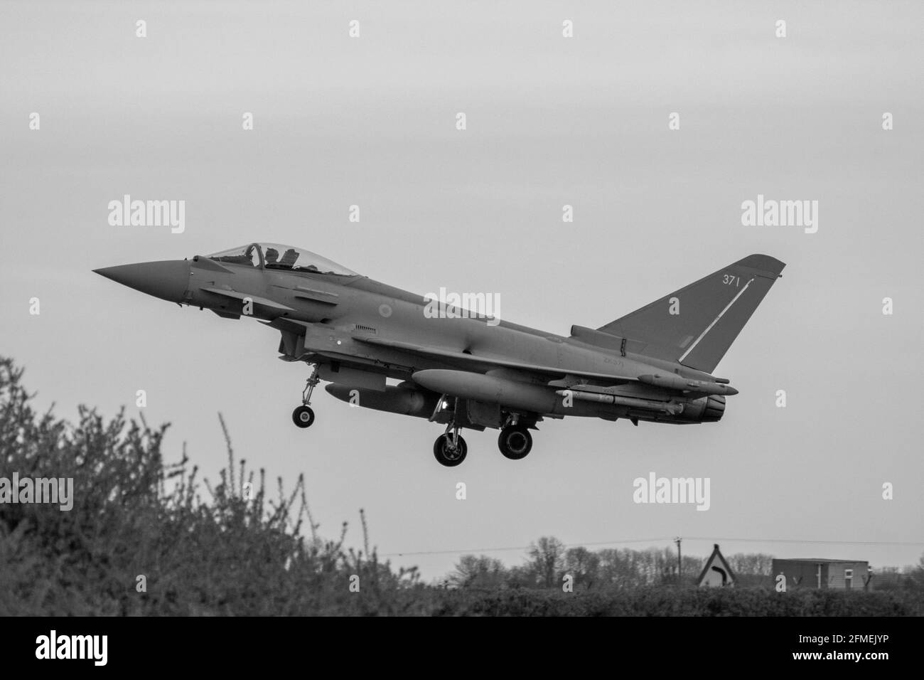 Raf eurofighter typhoon landing gear Black and White Stock Photos ...
