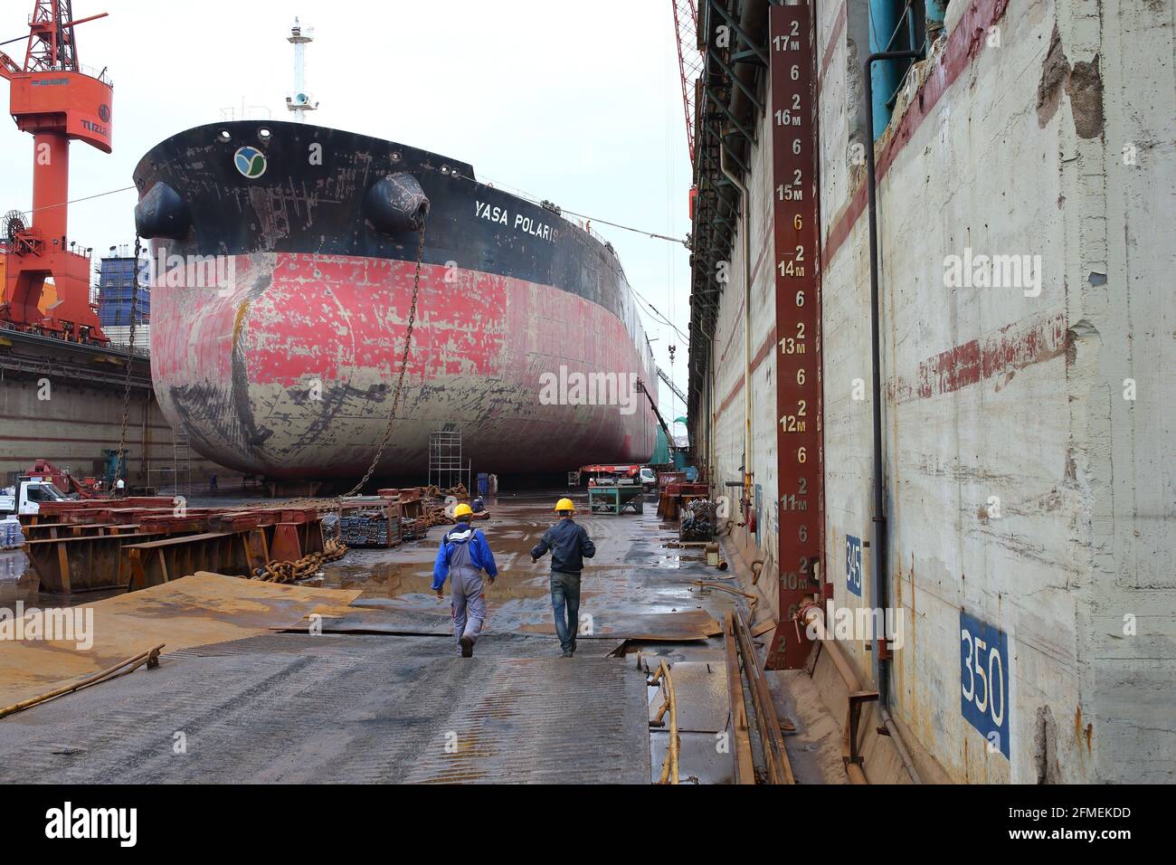 suezmax tanker in dock Stock Photo - Alamy
