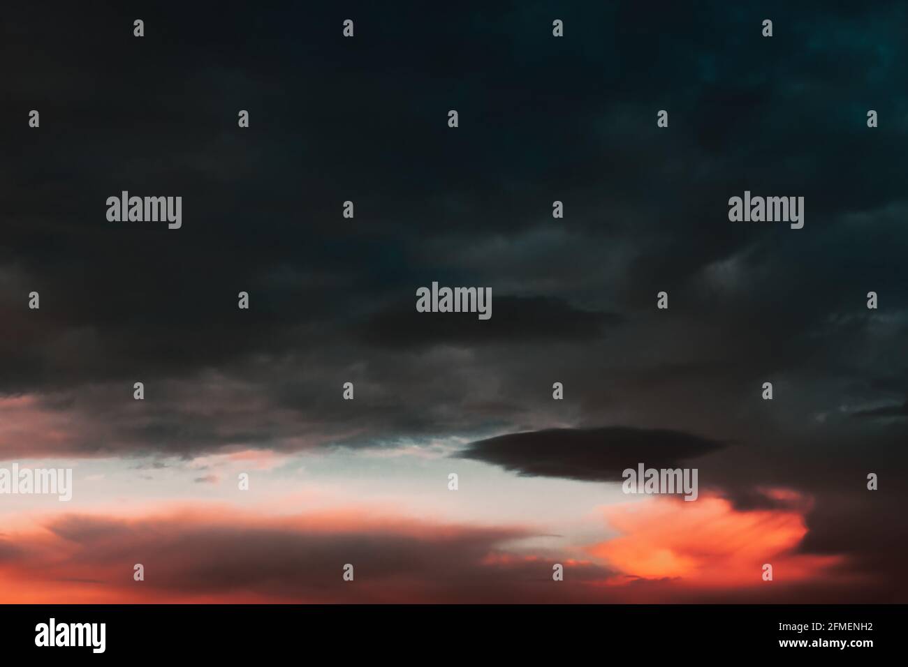 Black thunderclouds hi-res stock photography and images - Alamy
