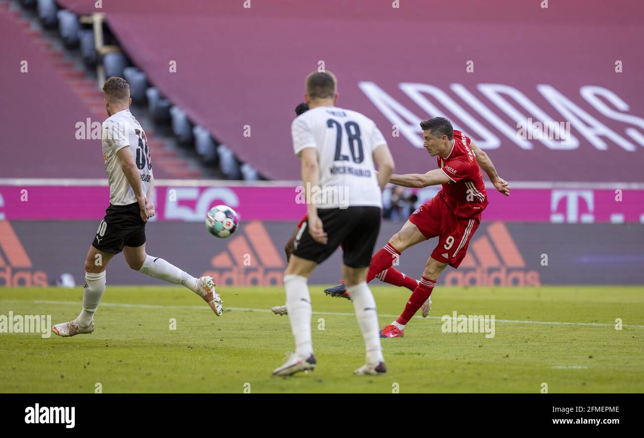 Robert Lewandowski (Muenchen) Bayern München - Borussia Mönchengladbach ...