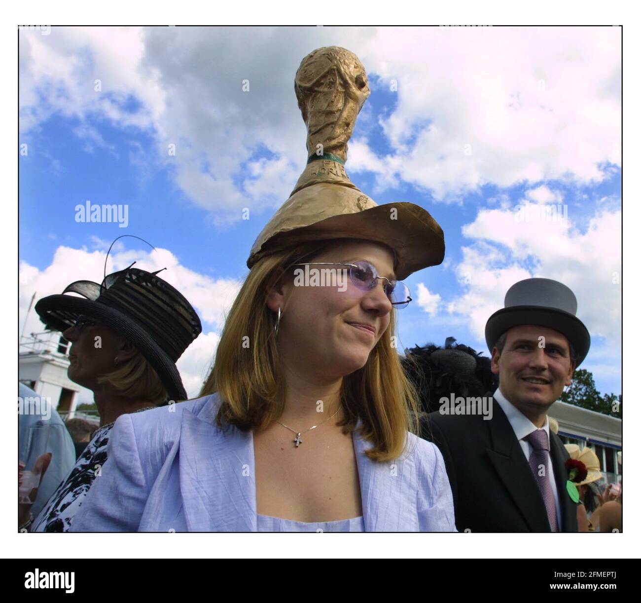 Ladies Day at Royal ASCOTPIC DAVID SANDISON 20 6/2002 Stock Photo - Alamy