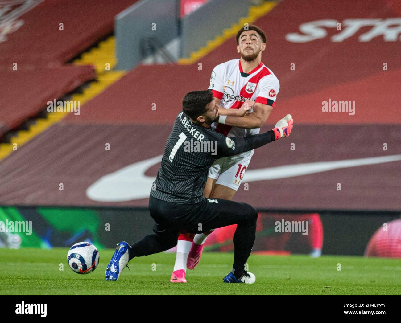 Alisson liverpool save hi-res stock photography and images - Alamy