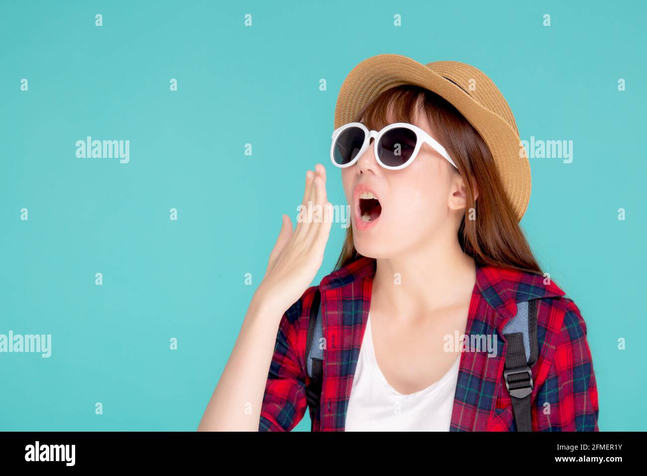 Beautiful young asian woman shouting sound loud with mouth for announce ...