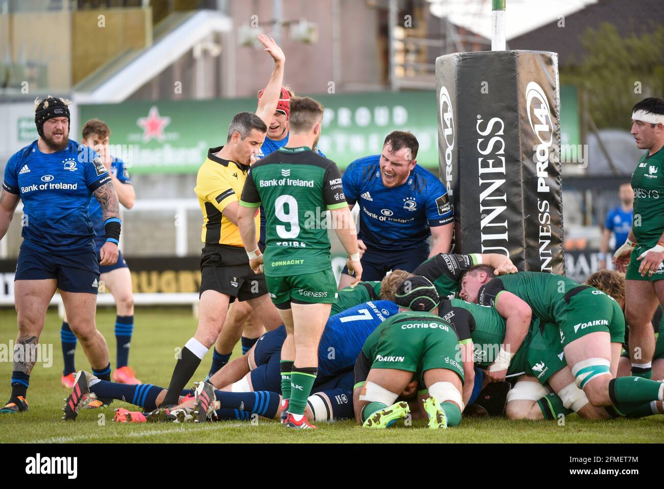 Ross MOLONY of Leinster scores a try during the Guinness PRO14 Rainbow ...