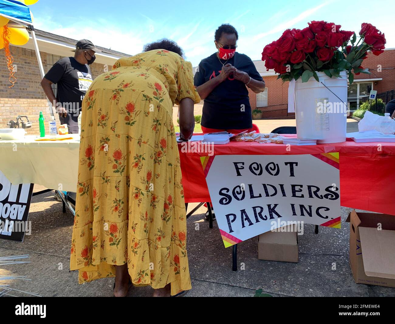 May 8, 2021, Selma, Alabama, USA: Red roses are handed out to mothers ...