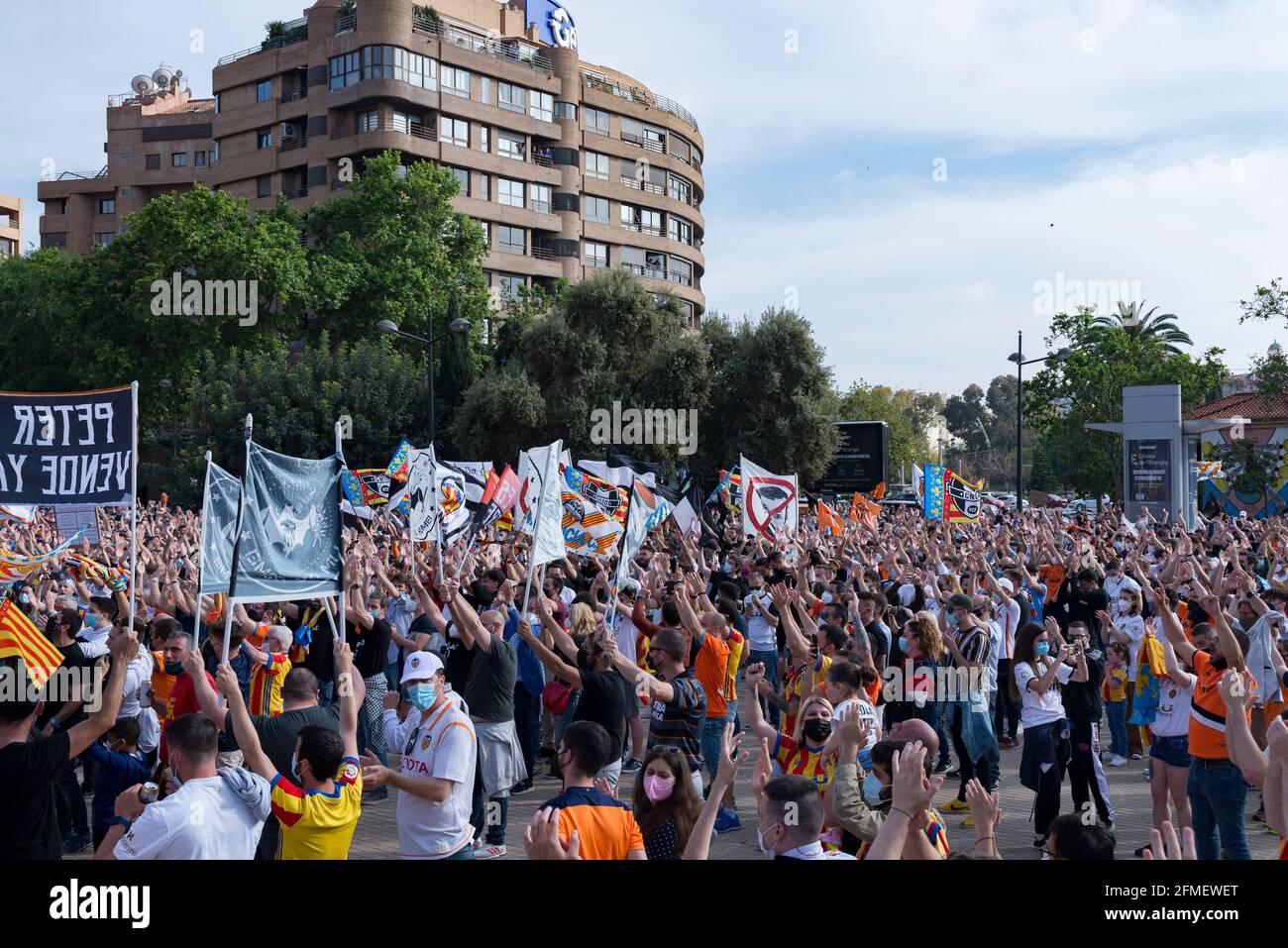 Valencia cf fans lim hi-res stock photography and images - Alamy