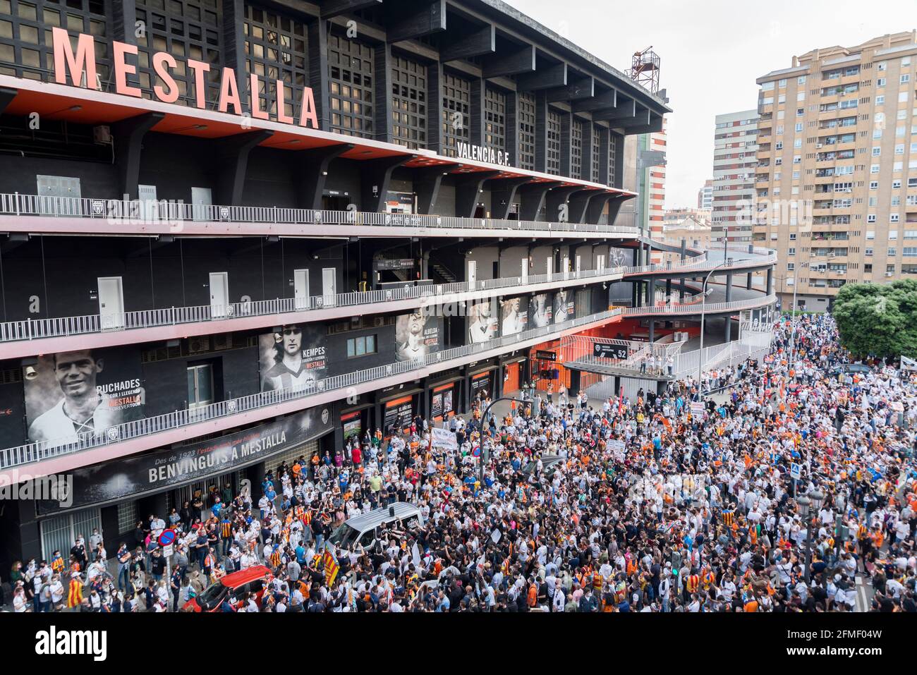 Valencia CF fans gather outside Mestalla stadium demanding improvements ...