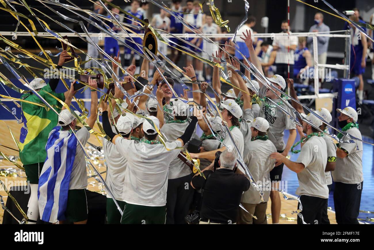 May 8, 2021 - The Hawaii Rainbow Warriors celebrate their victory after ...