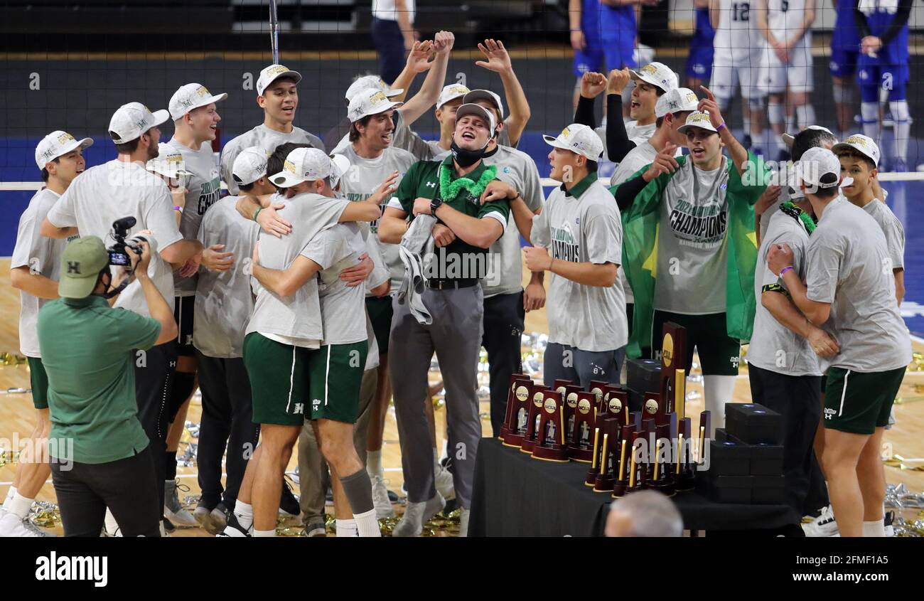 May 8, 2021 - The Hawaii Rainbow Warriors celebrate their victory after ...