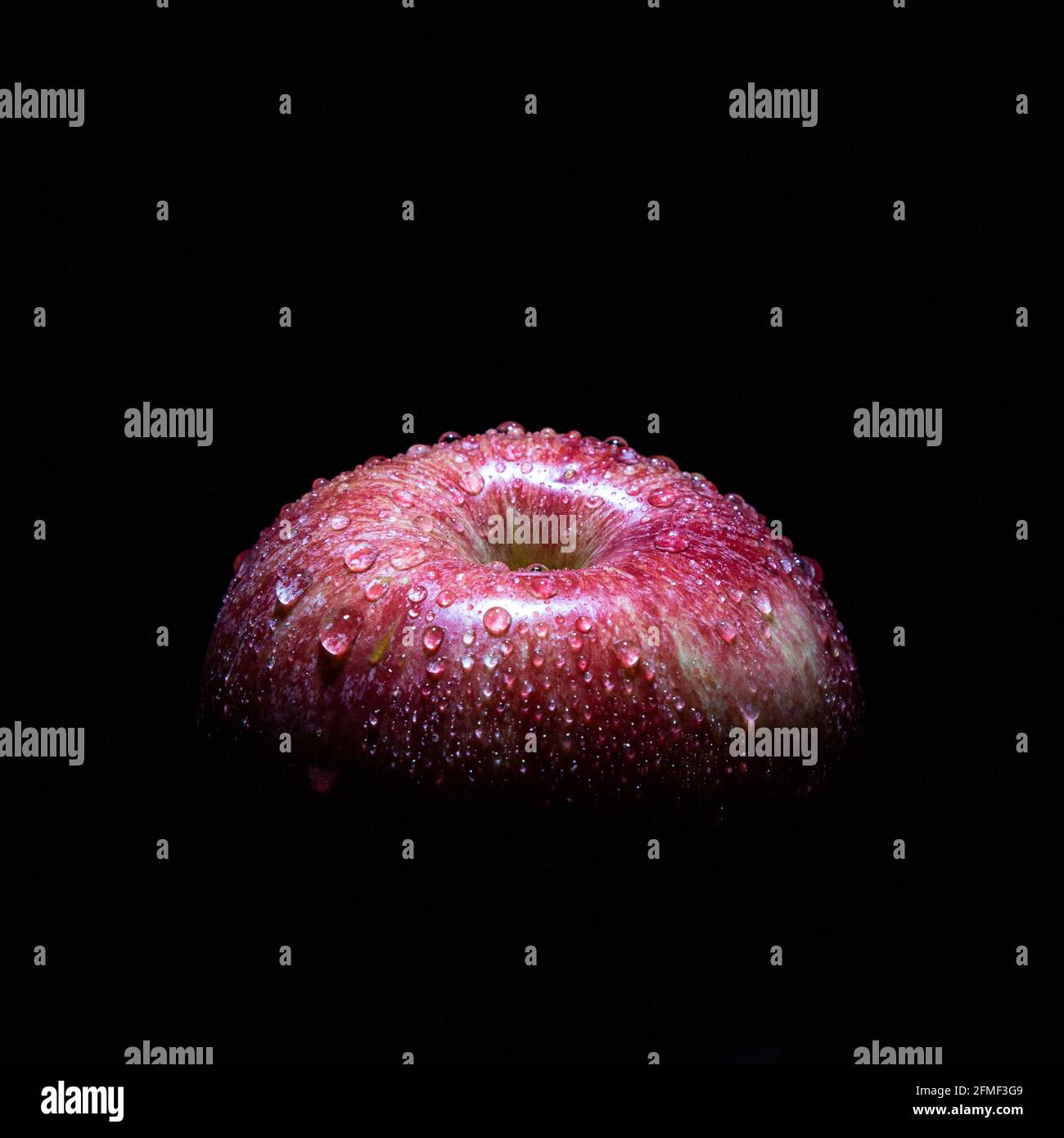 Close up wet apple hi-res stock photography and images - Alamy