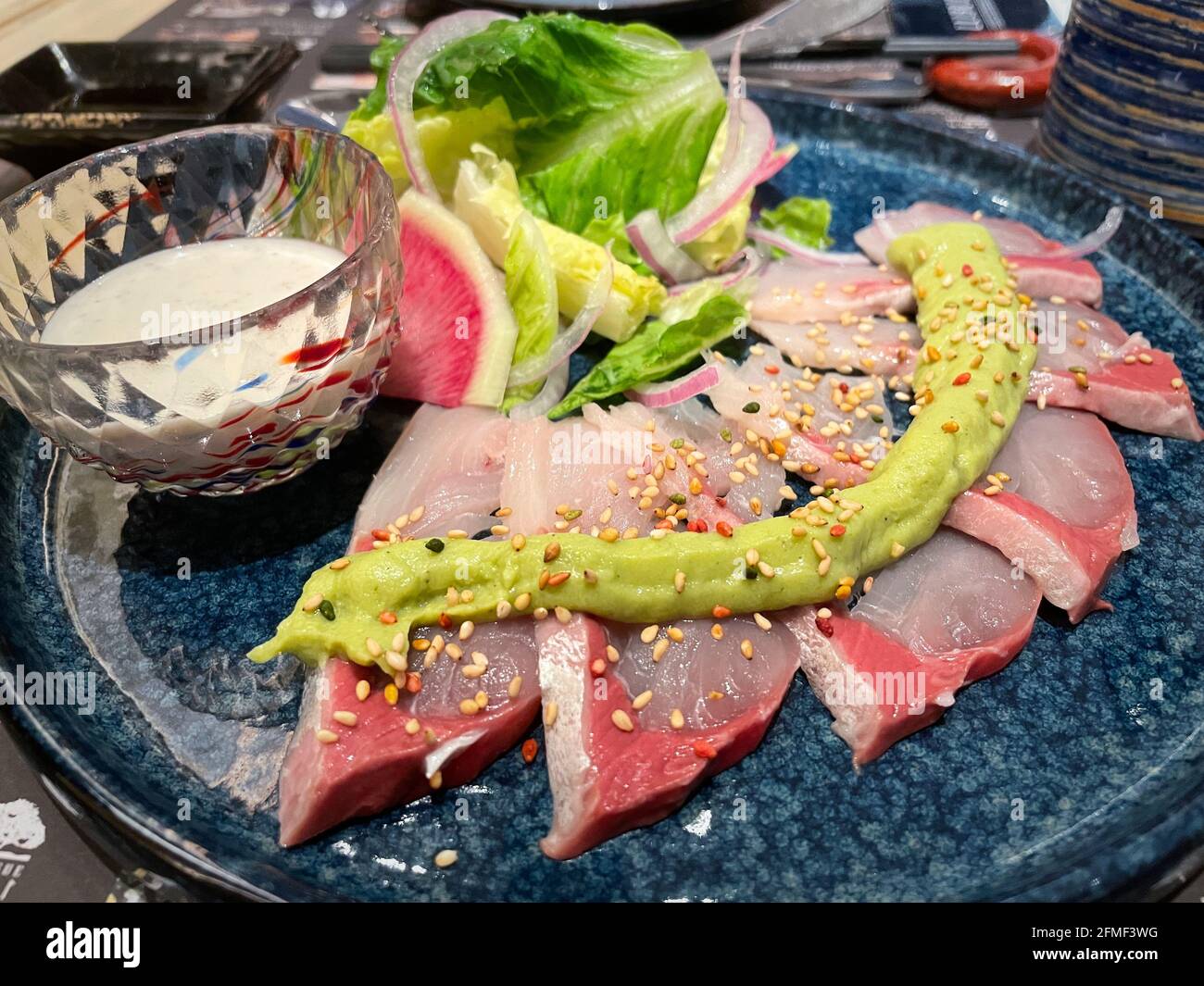 Food source for fish hi-res stock photography and images - Alamy