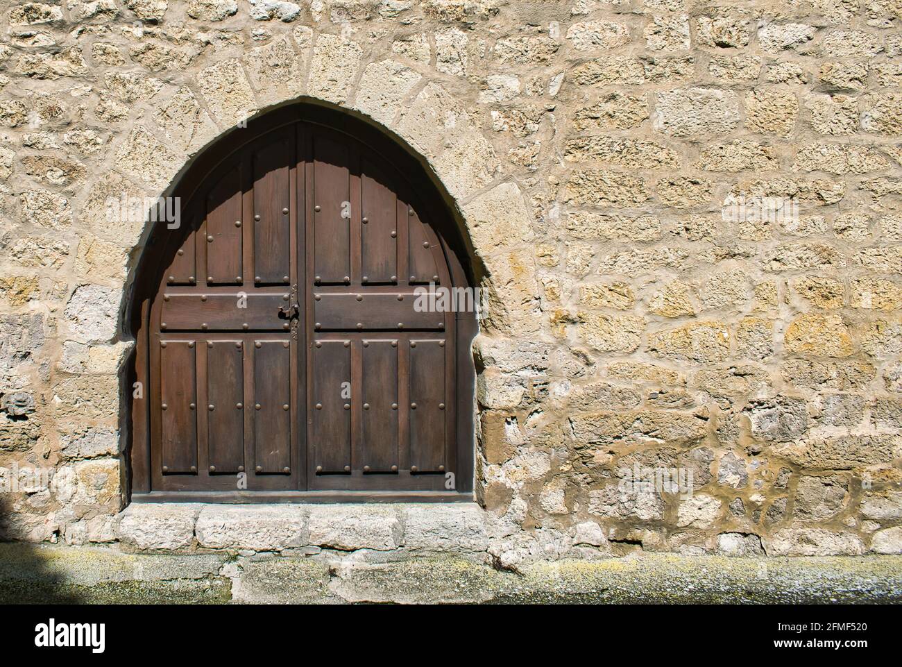 Pointed arch gate hi-res stock photography and images - Alamy