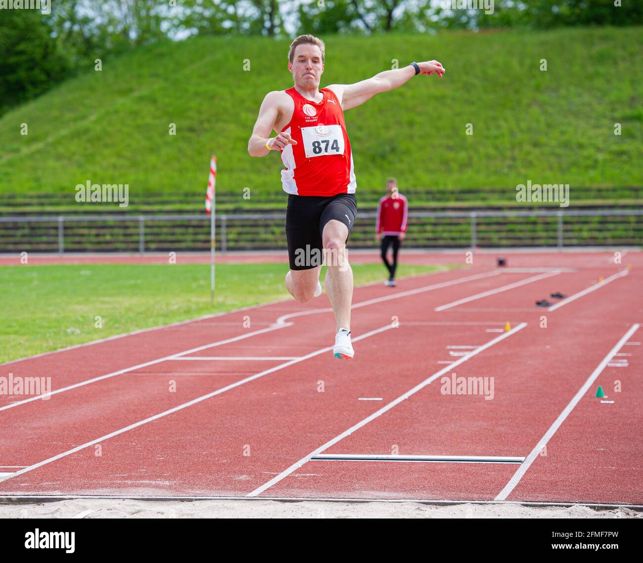 Long jump for men hi-res stock photography and images - Alamy
