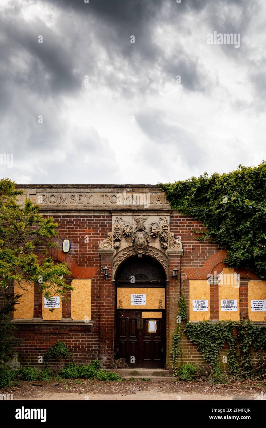 Overgrown road signs hi-res stock photography and images - Alamy