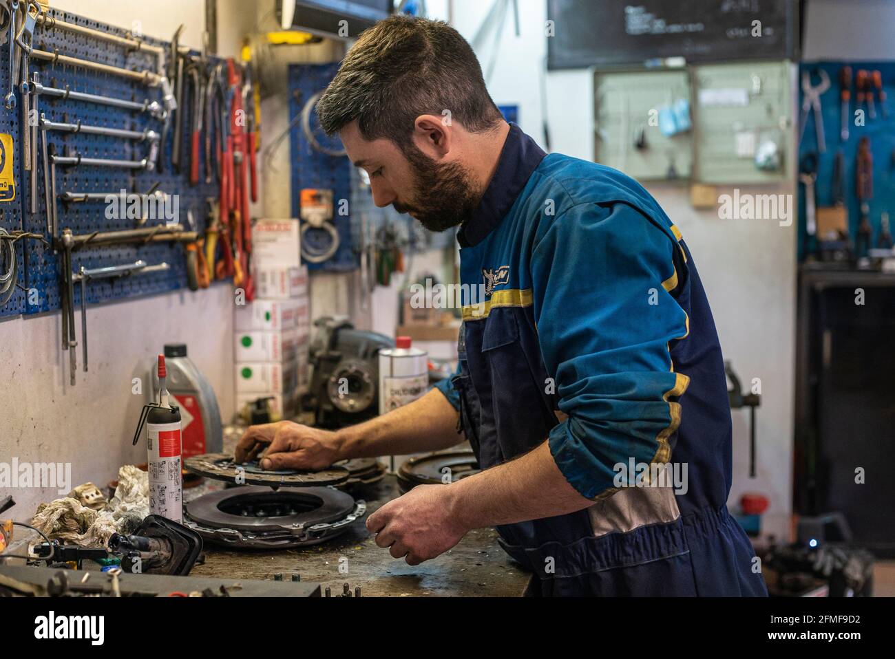 Industrial mechanic working italy hi-res stock photography and images ...