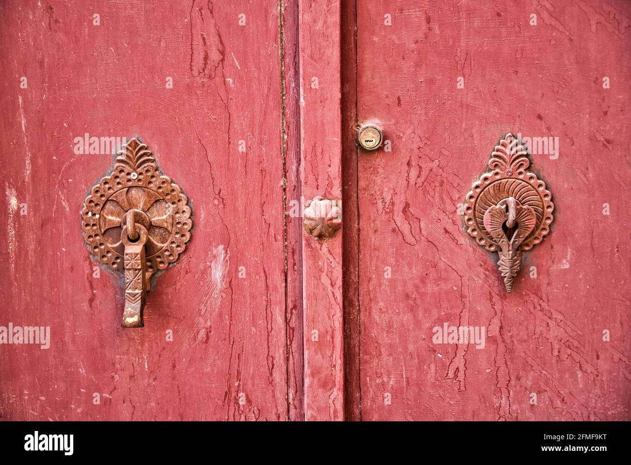 Detail of door, Streets of Old Yazd, Yazd, Iran Stock Photo - Alamy