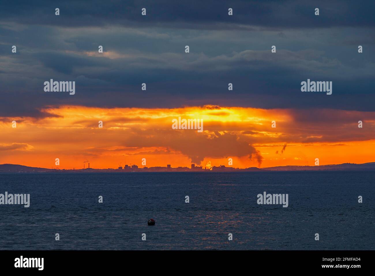 Sunset over the Bristol channel Stock Photo - Alamy