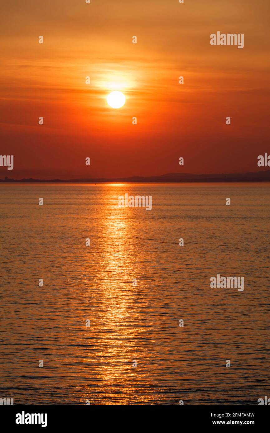 Sunset over the Bristol channel Stock Photo - Alamy