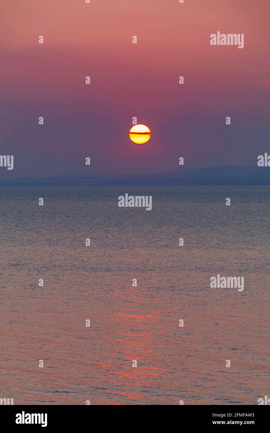 Sunset over the Bristol channel Stock Photo - Alamy