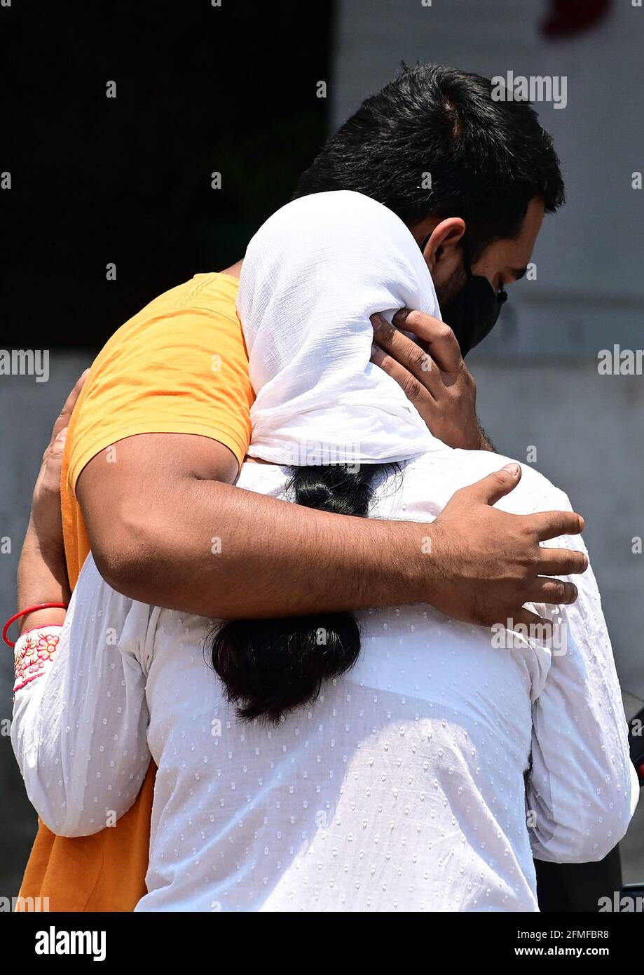 Prayagraj, Uttar Pradesh, India. 9th May, 2021. Prayagraj: Family ...