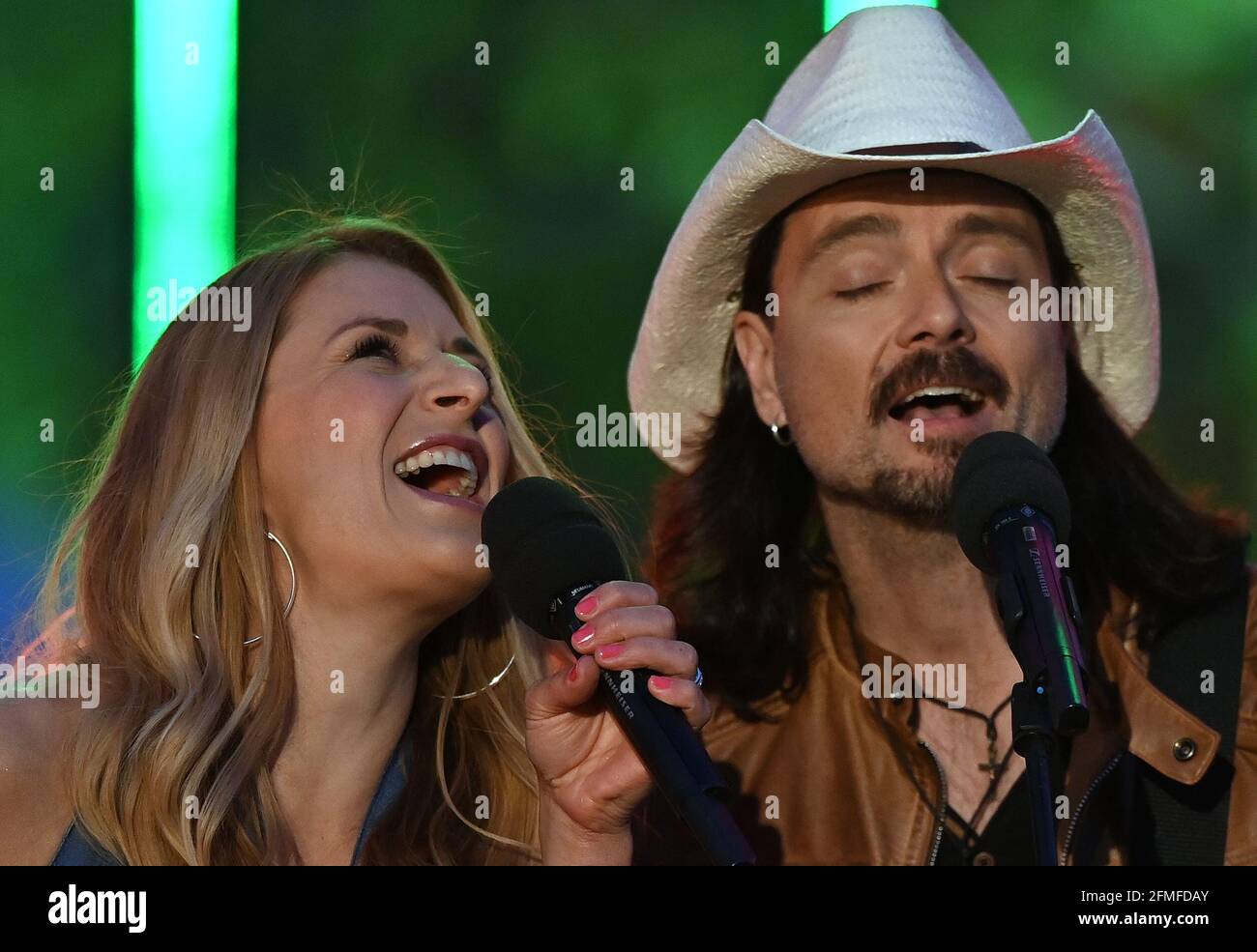 More than words singer hi-res stock photography and images - Alamy
