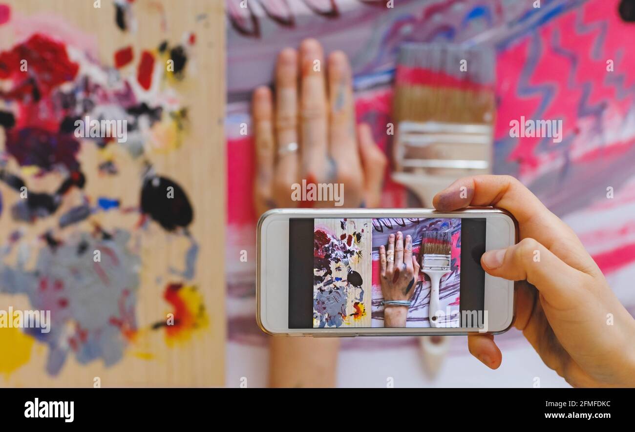 Painter artist hand hi-res stock photography and images - Alamy