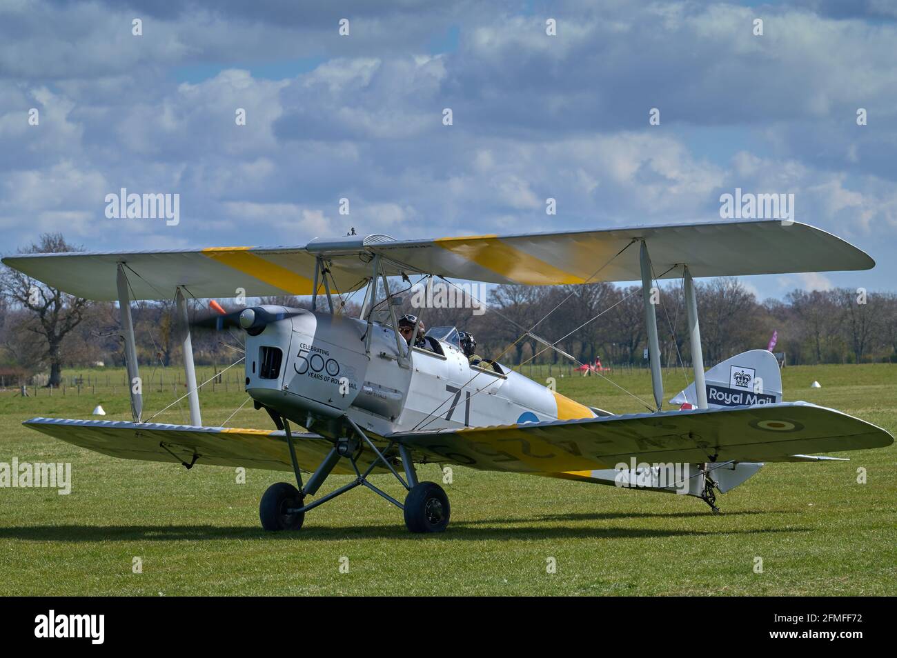 De Havilland Tiger Moth at Headcorn airfield Stock Photo - Alamy