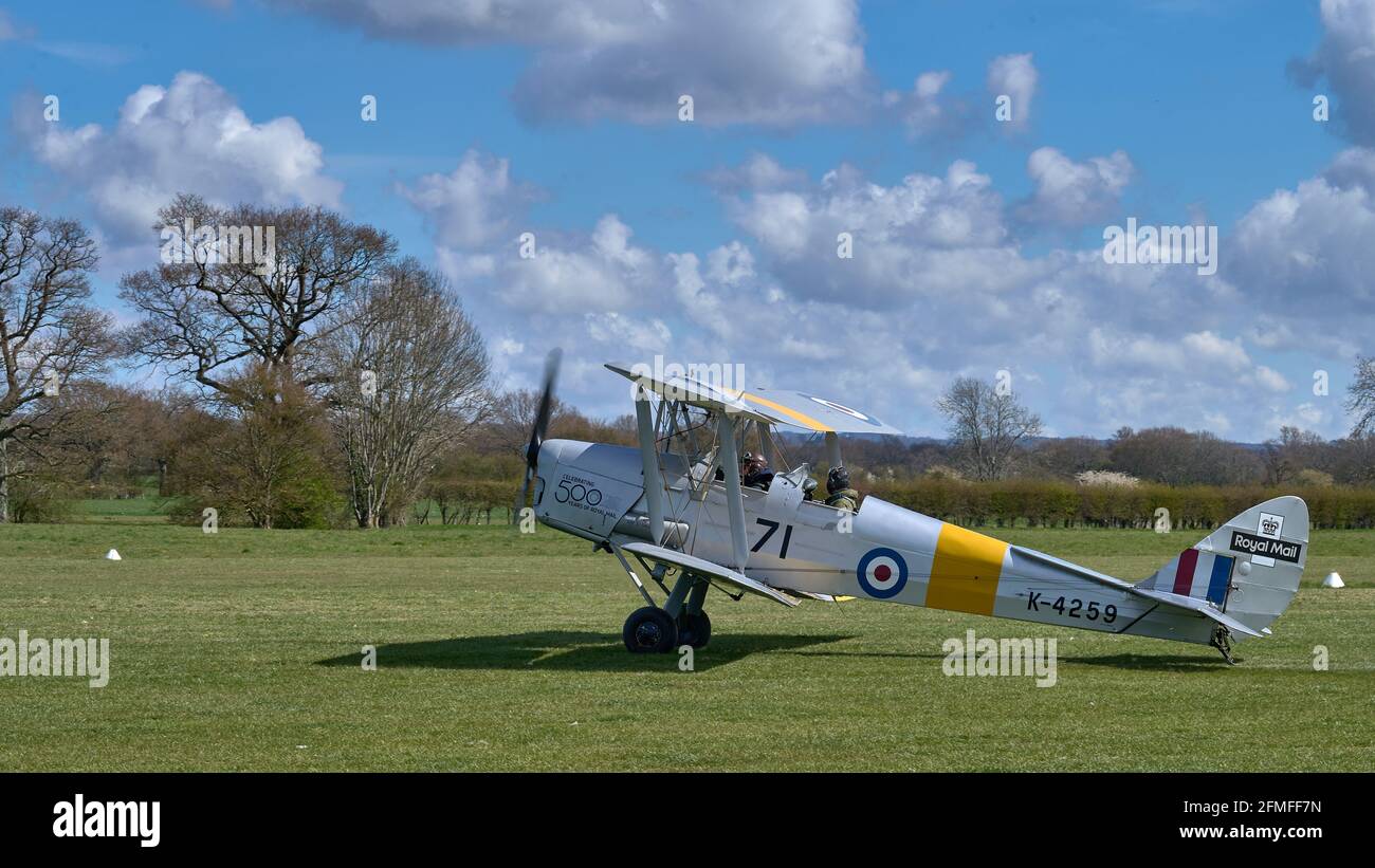 De Havilland Tiger Moth at Headcorn airfield Stock Photo - Alamy