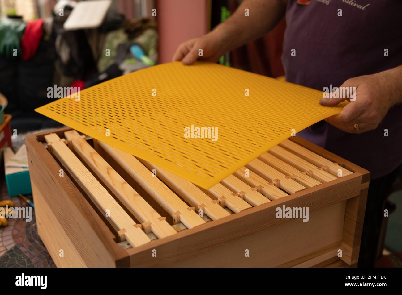 Queen bee excluder hi-res stock photography and images - Alamy