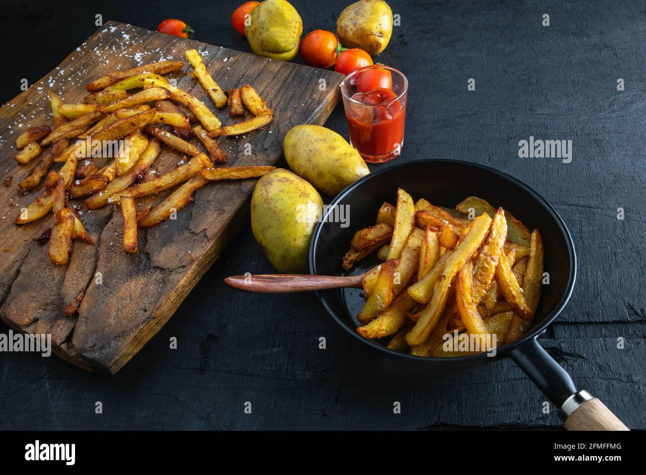Cook fried potatoes Stock Photo - Alamy