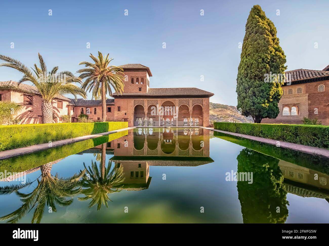 Granada muslim architecture hi-res stock photography and images - Alamy