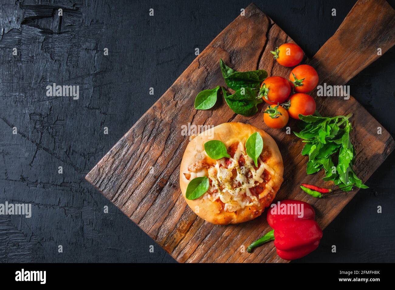 Wooden pizza board hi-res stock photography and images - Alamy