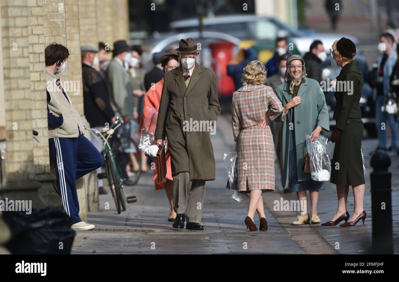 Couple wearing face mask 1950s hi-res stock photography and images - Alamy
