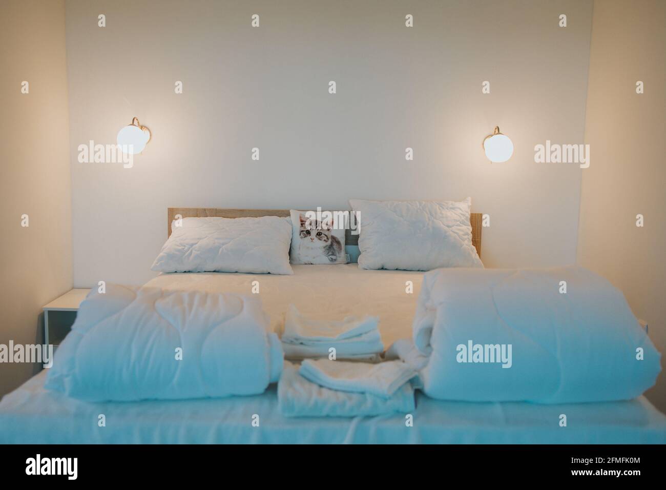 Made up bed hi-res stock photography and images - Alamy
