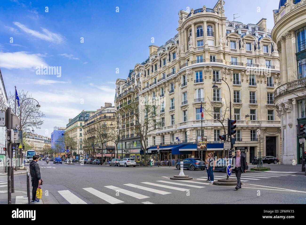 Paris residential buildings. Old Paris architecture, beautiful facade ...