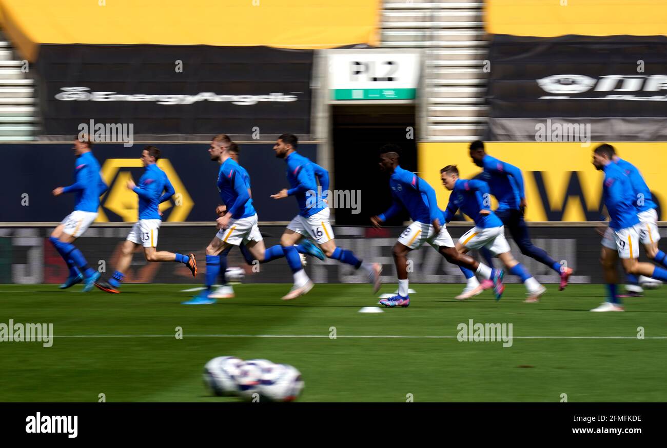 Hove albion warm up on pitch hi-res stock photography and images - Alamy