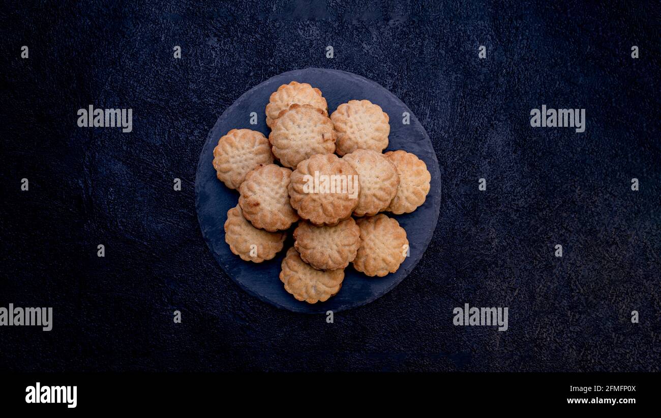 Desserts Eid al-Fitr , date sweet Cookies baked for Eid Eid al - Fitr ...