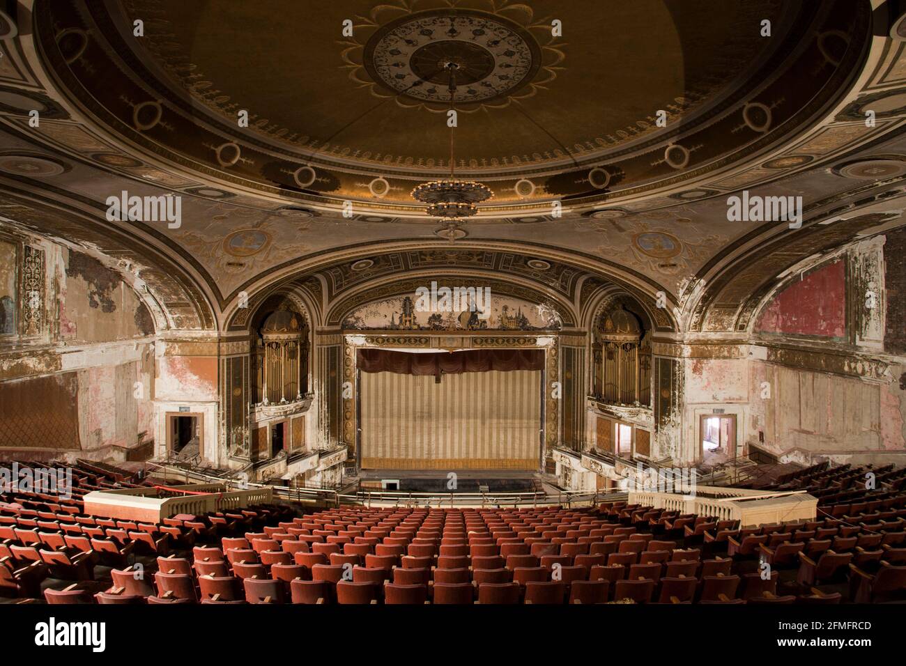 Old movie theater interior hi-res stock photography and images - Alamy