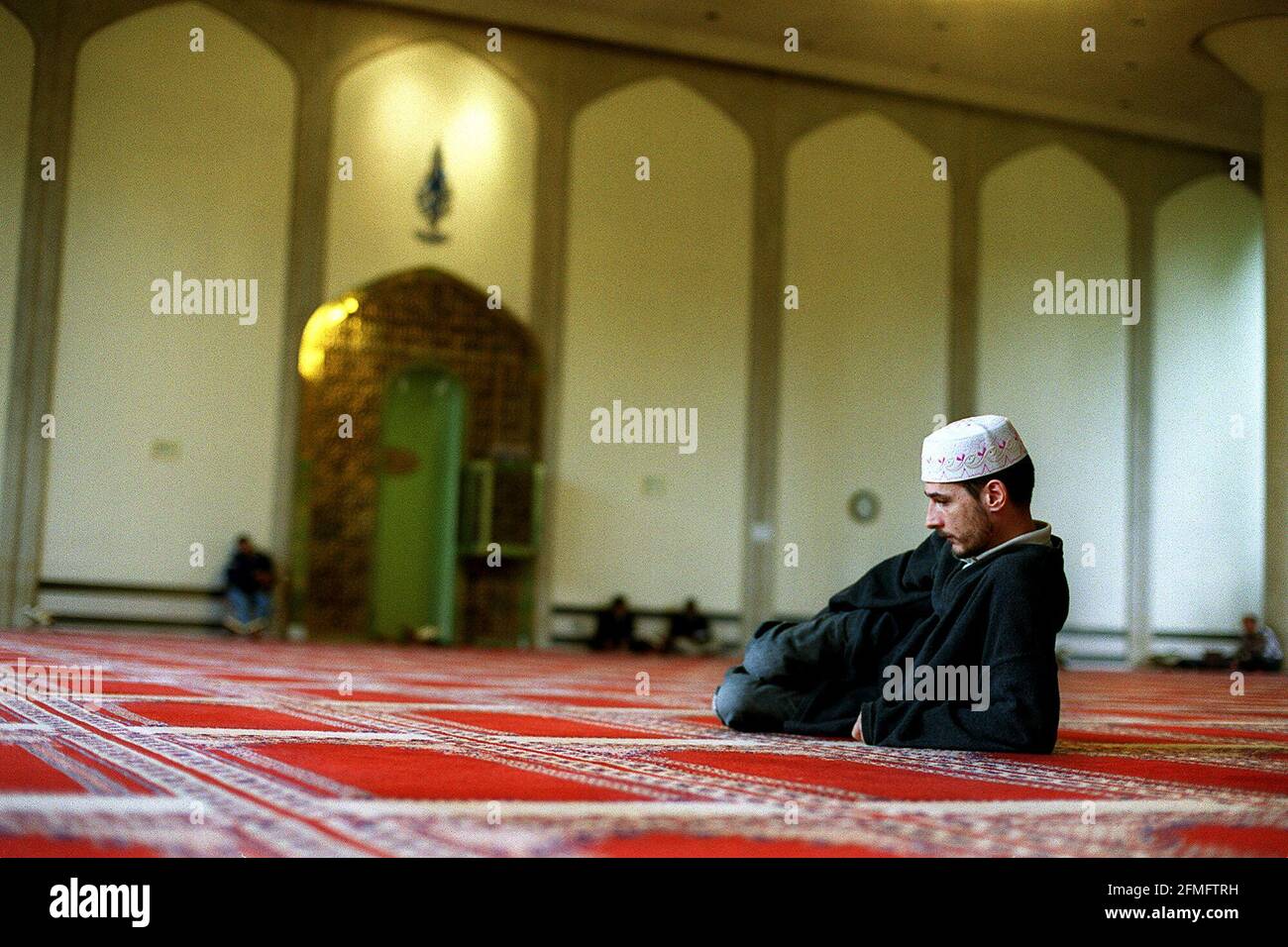 The london central mosque hi-res stock photography and images - Alamy