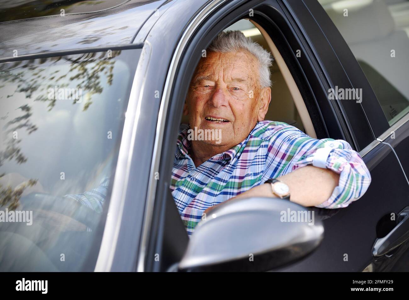 Munich, Deutschland. 08th May, 2021. Subject picture: Ruestiger old car ...
