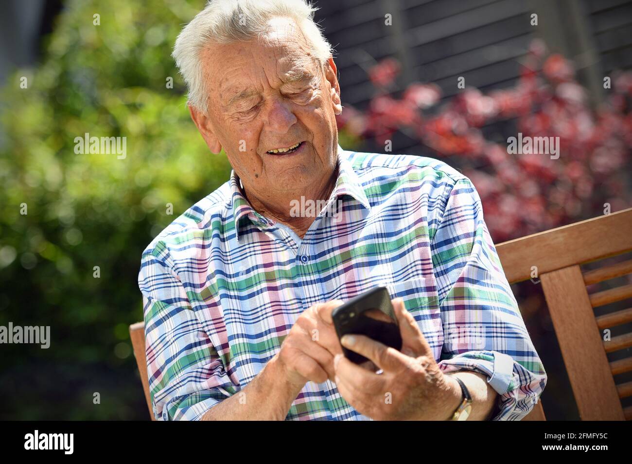 Typing usage hi-res stock photography and images - Alamy