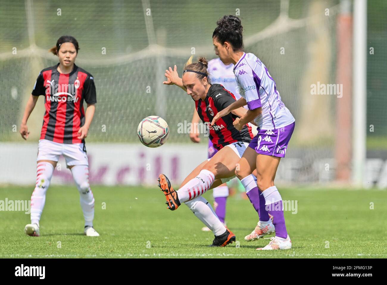 Deborah Salvatori Rinaldi (#22 AC Milan) and Claudia Neto (#8 AC ...