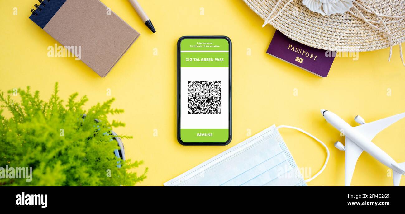 Digital green pass hi-res stock photography and images - Alamy