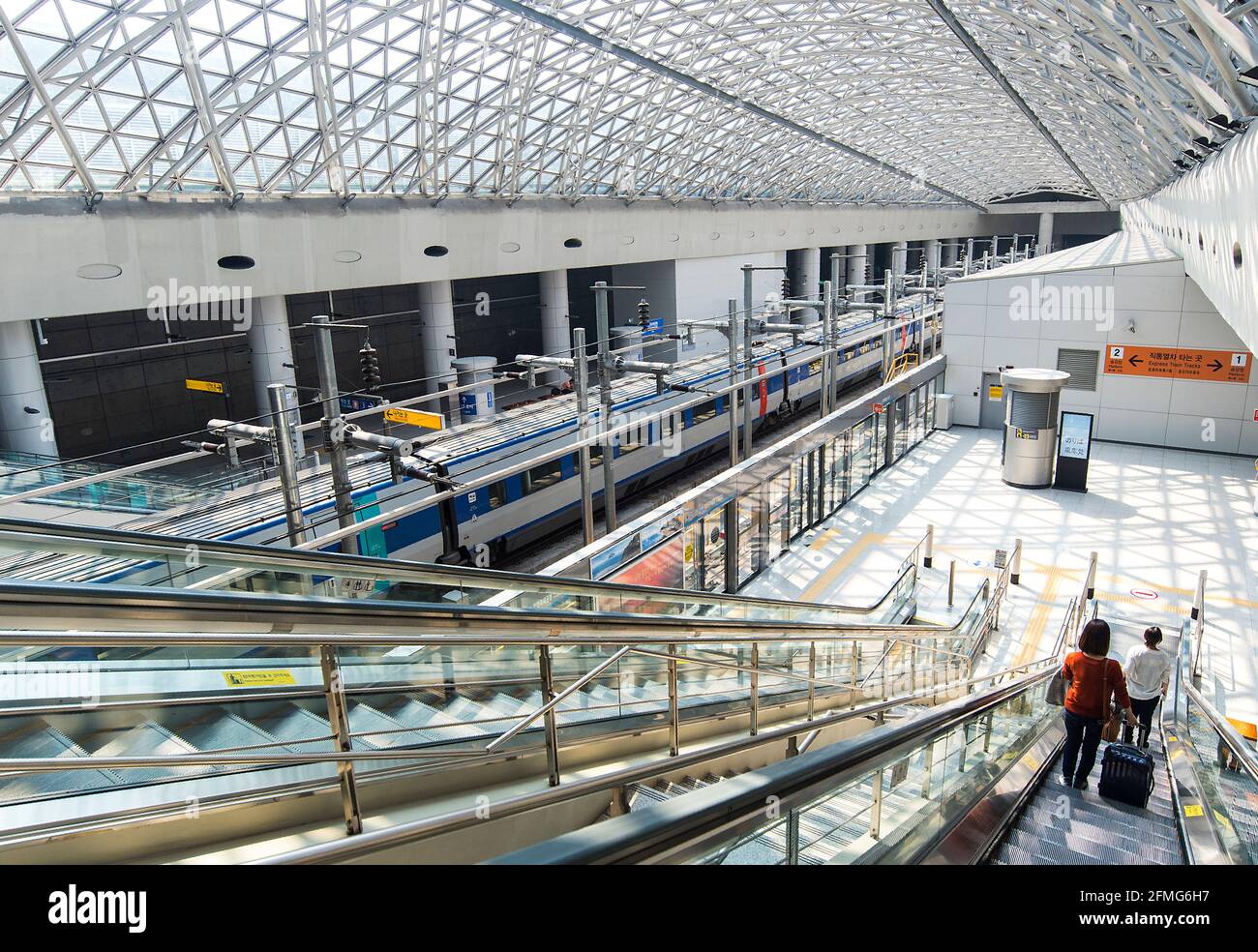 Incheon airport interior hi-res stock photography and images - Alamy