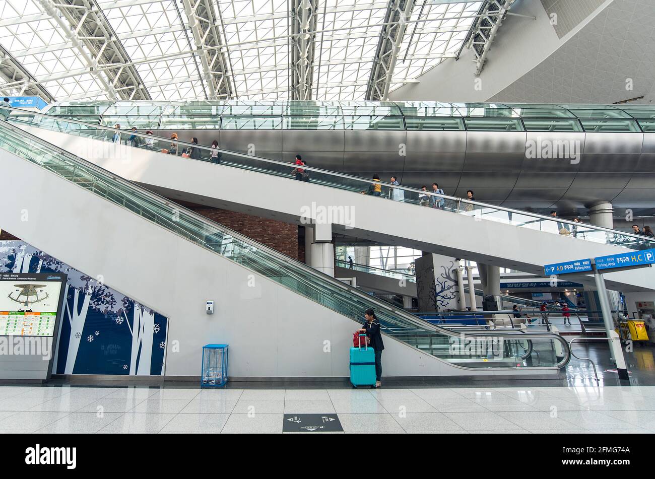 SEOUL - SEP 24: Interior of Seoul Incheon International Airport with ...