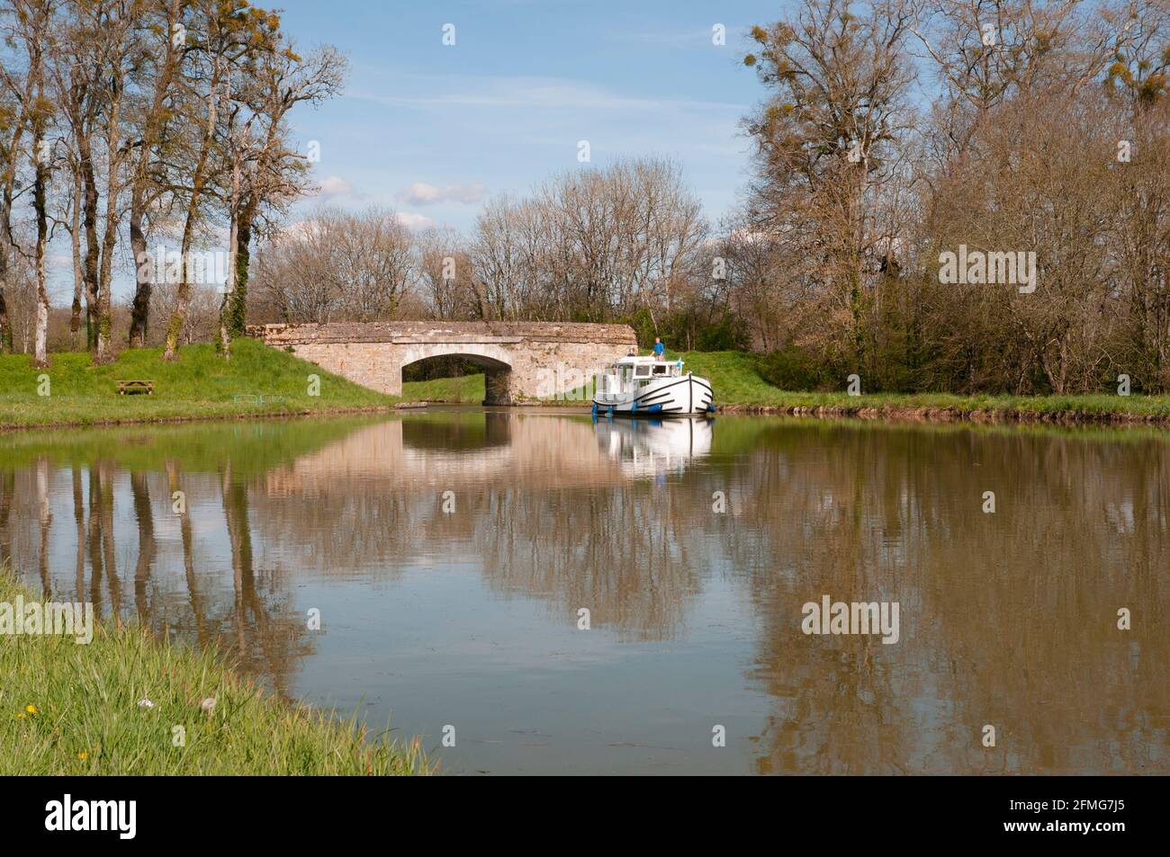 Canal Du Nivernais Near Anizy Lock Nievre 58 Burgundy France Stock