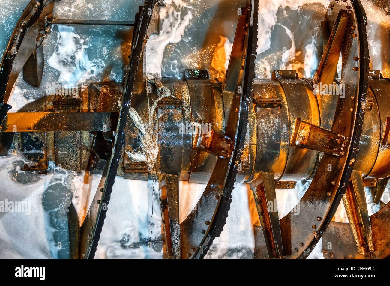 Spiral screw classifier for separating fine sands into fractions ...