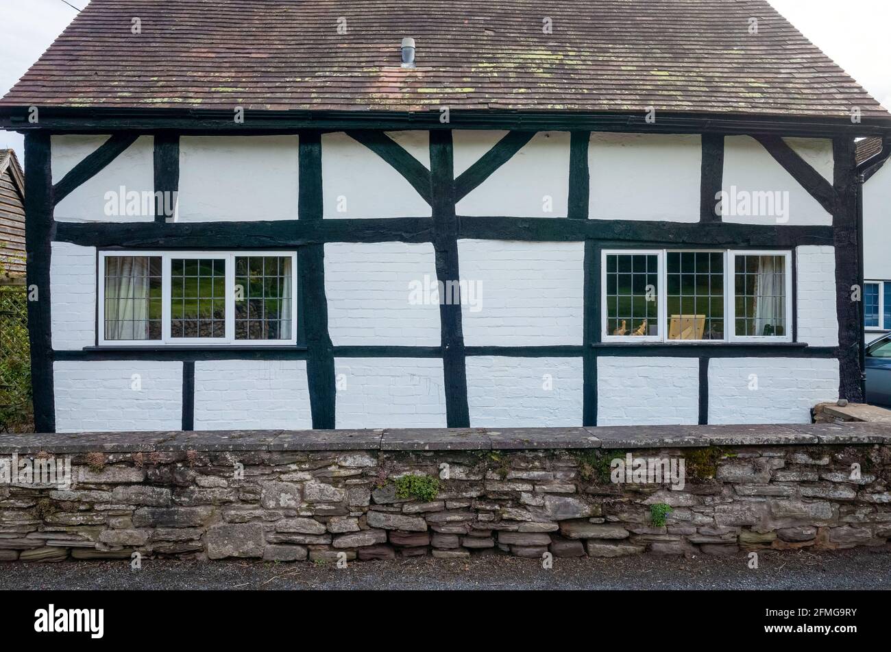 traditionl timber frame old english cottage in herefordshire Stock ...