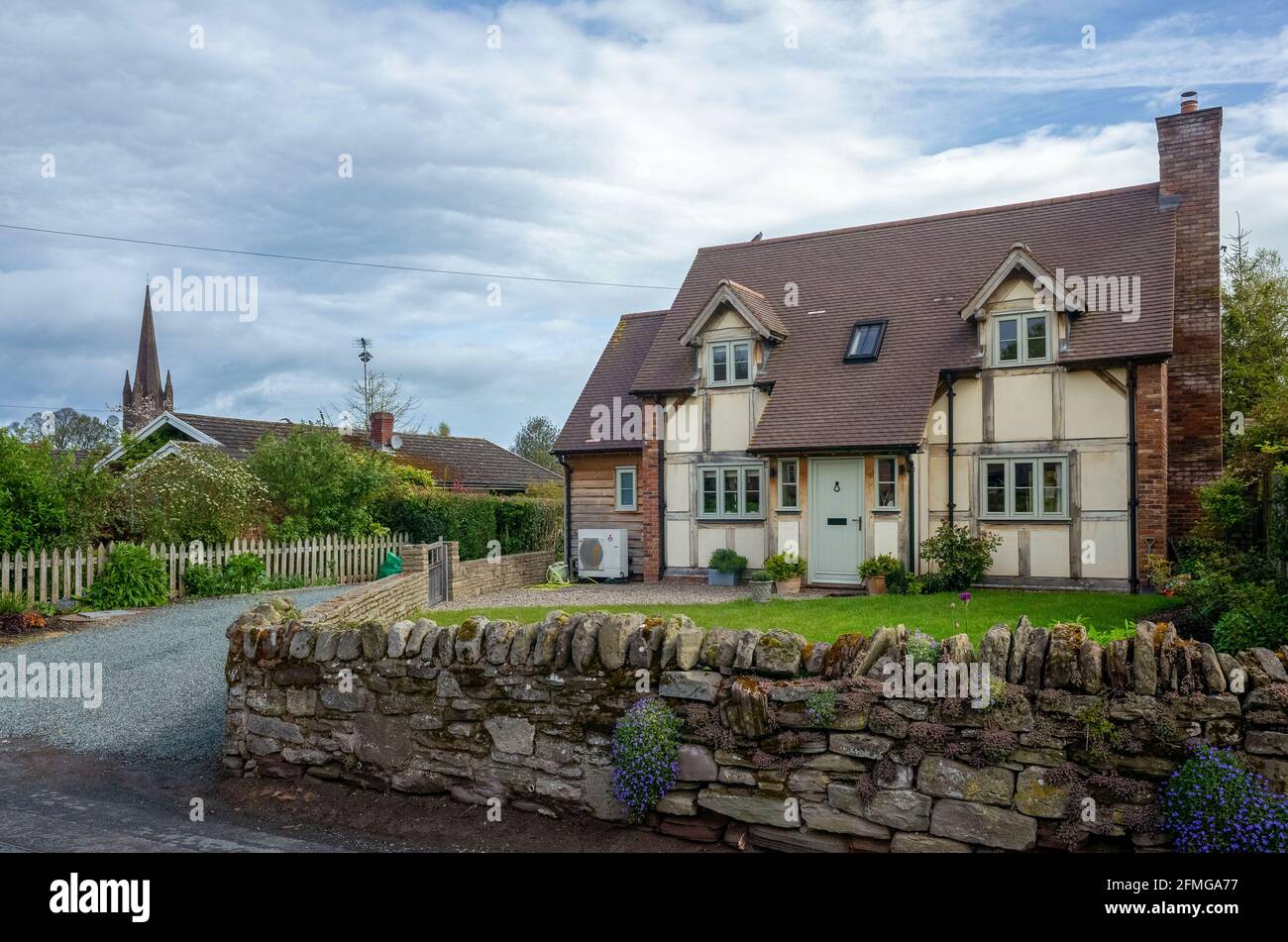 traditionl timber frame old english cottage in herefordshire Stock ...