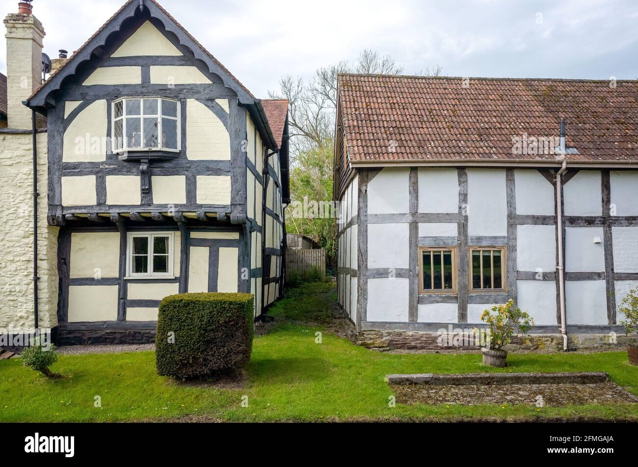 traditionl timber frame old english cottage in herefordshire Stock ...